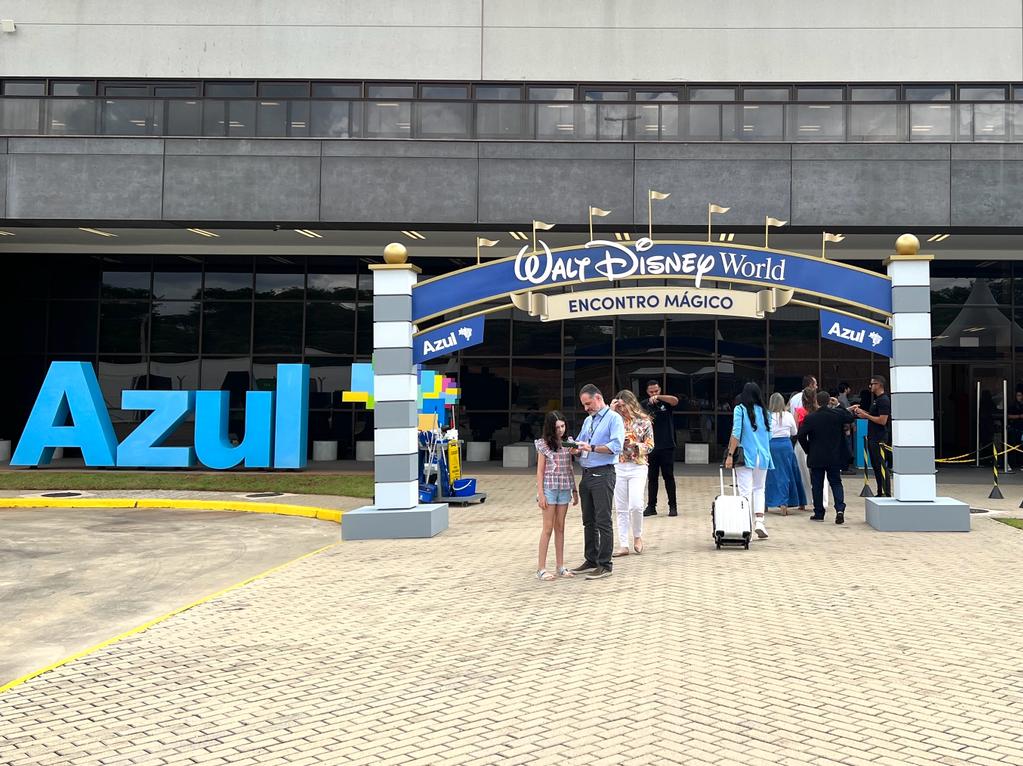 Azul Linhas Aéreas e Walt Disney World Resort comemoram parceria de ...